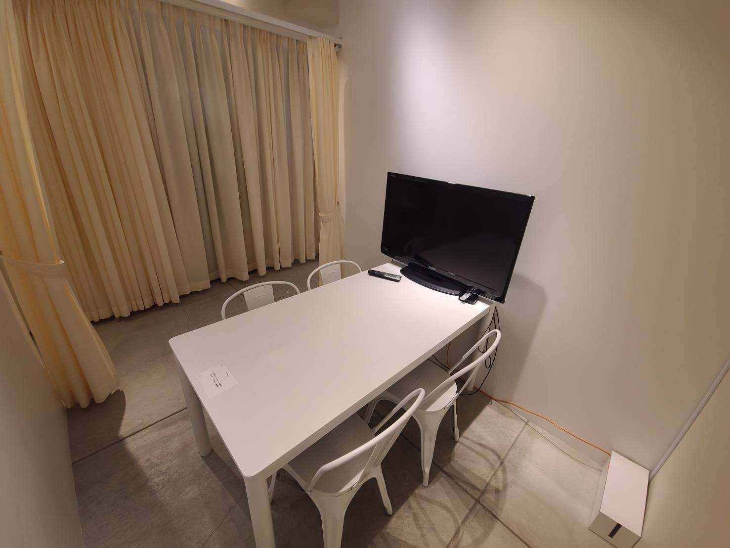 【渋谷区神南】コワーキング内4名席会議室 渋谷区役所前 COWORKING SLOTH内の写真1