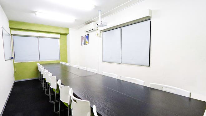 【渋谷駅徒歩1分!ヒカリエ隣!18名利用可!】プロジェクター・ホワイトボード・WiFi全て無料!ふれあい貸し会議室 渋谷No43の写真1