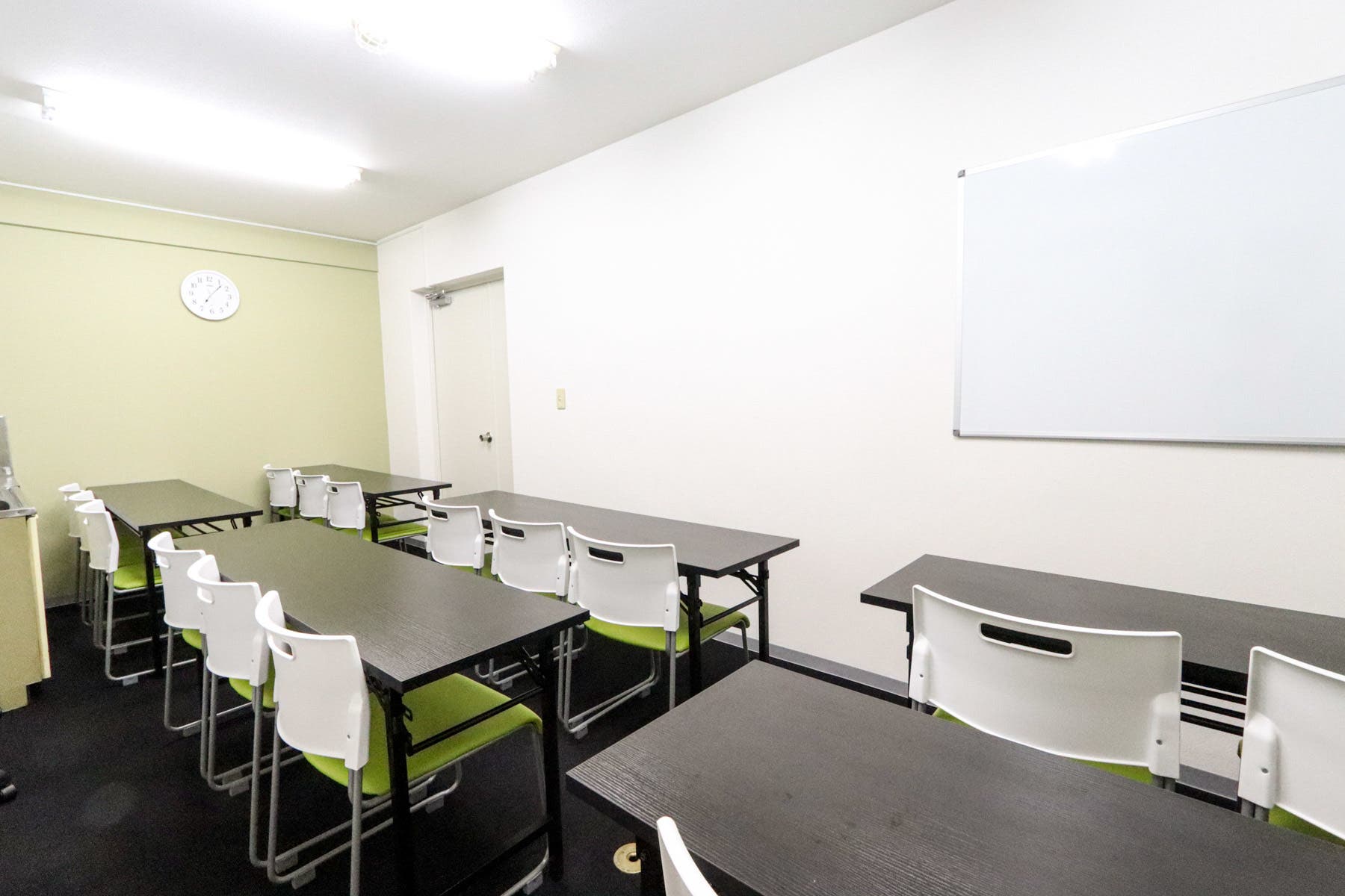 【渋谷駅徒歩1分！ヒカリエ隣！18名利用可！】プロジェクター・ホワイトボード・WiFi全て無料！ふれあい貸し会議室 渋谷No43の写真6