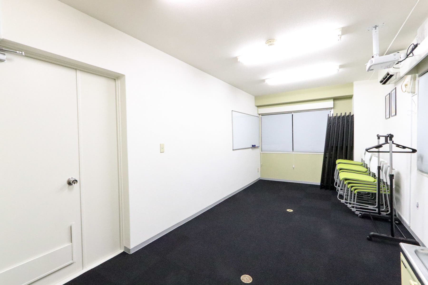 【渋谷駅徒歩1分！ヒカリエ隣！18名利用可！】プロジェクター・ホワイトボード・WiFi全て無料！ふれあい貸し会議室 渋谷No43の写真16