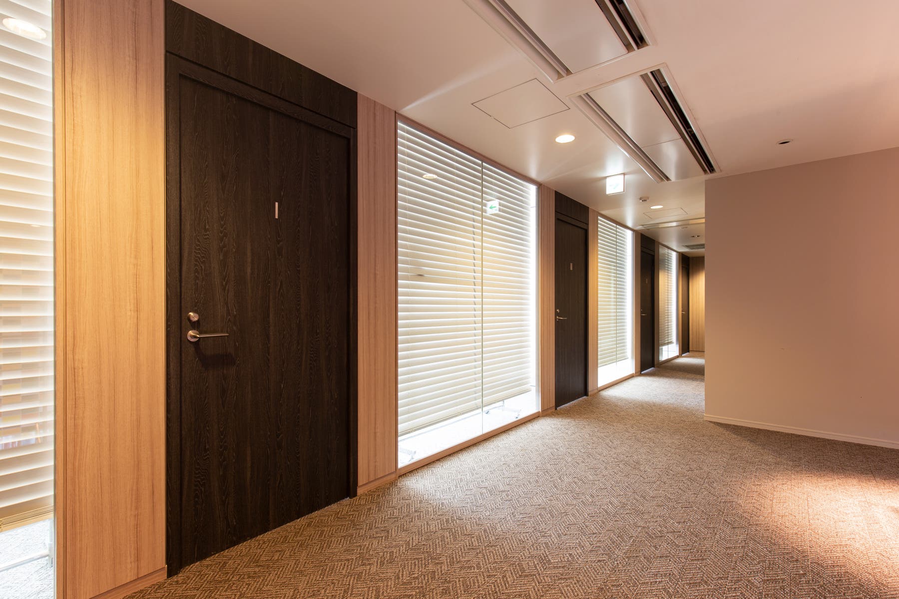 【お台場・湾岸 / SWITCH STAND ODAIBA】テラス付きのカフェスペースを貸切可能！会議設備も各種完備の写真13