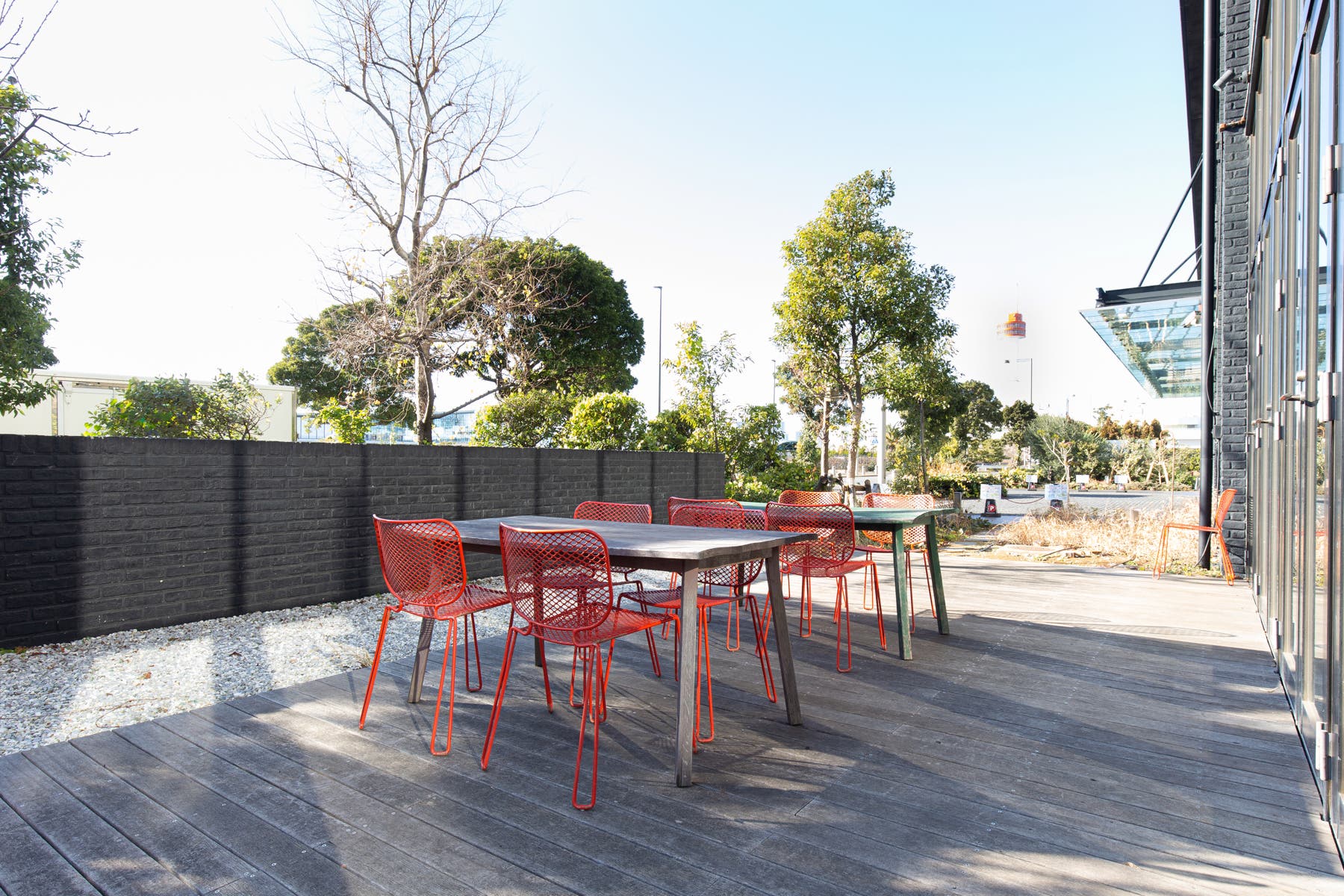 【お台場・湾岸 / SWITCH STAND ODAIBA】テラス付きのカフェスペースを貸切可能！会議設備も各種完備の写真3