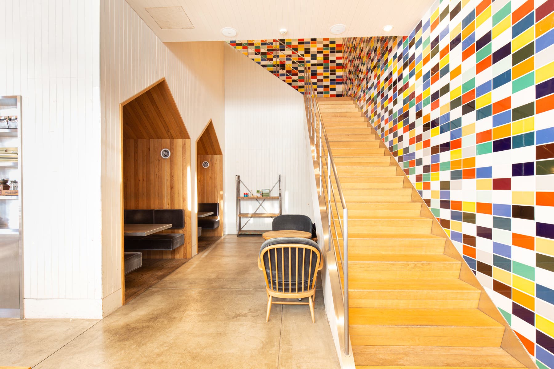 【お台場・湾岸 / SWITCH STAND ODAIBA】テラス付きのカフェスペースを貸切可能！会議設備も各種完備の写真6