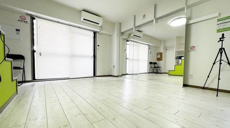【格安料金】ダンス・ヨガ・武道の個人練習に最適|完全個室の全面鏡張【24時間営業】神戸御影の当日予約可能のレンタルスタジオの写真1