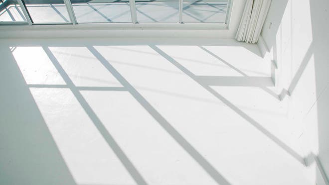 【代々木上原駅徒歩3分】1日中自然光の入る白とグレーのシンプルなスタジオの写真4