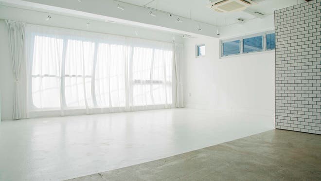 【代々木上原駅徒歩3分】1日中自然光の入る白とグレーのシンプルなスタジオの写真7