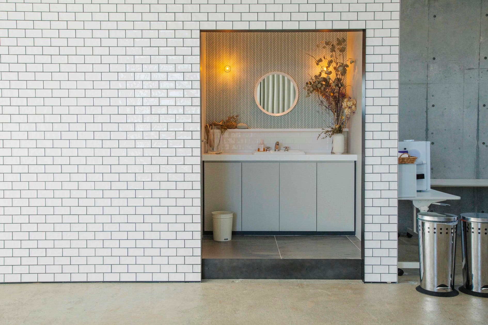 【代々木上原駅徒歩3分】1日中自然光の入る白とグレーのシンプルなスタジオの写真14