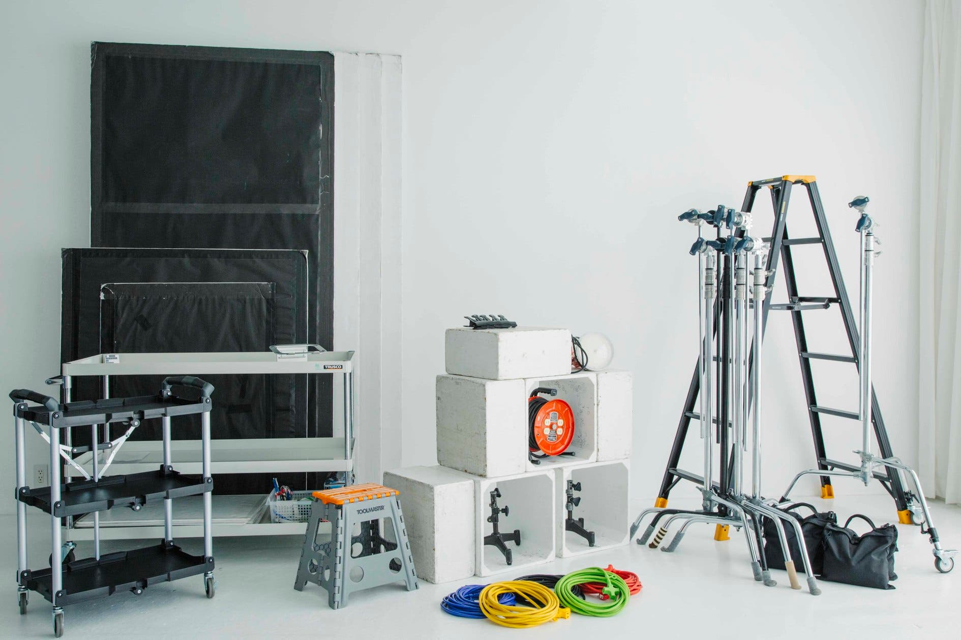 【代々木上原駅徒歩3分】1日中自然光の入る白とグレーのシンプルなスタジオの写真16