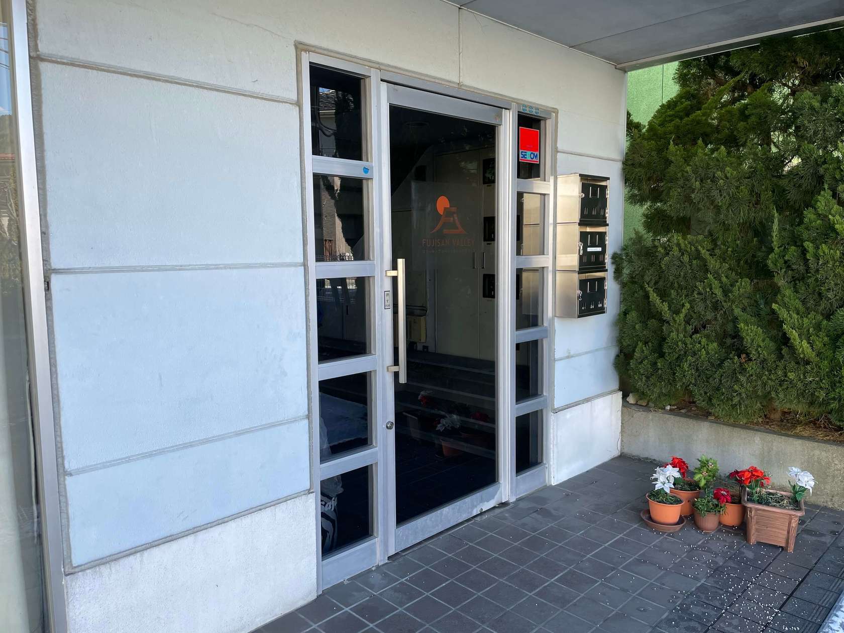 3周年記念30%OFF！4名個室が1時間700円！24時間営業！山梨県富士吉田市に所在し、都心から1時間30分とアクセス良好！の写真15