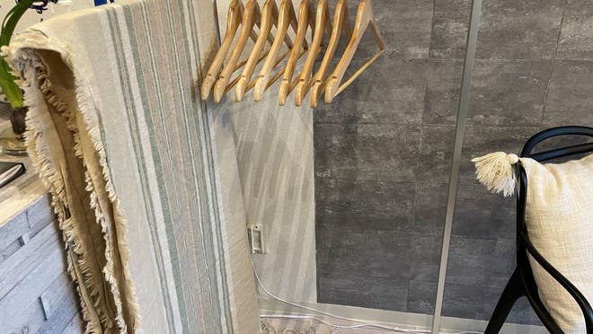 下北沢駅3分♪ 65型TV📺とBlu-ray・fireTVで動画鑑賞✨光WiFi 💖推し会女子会、ホムパ、Web会議やビジネスにの写真15