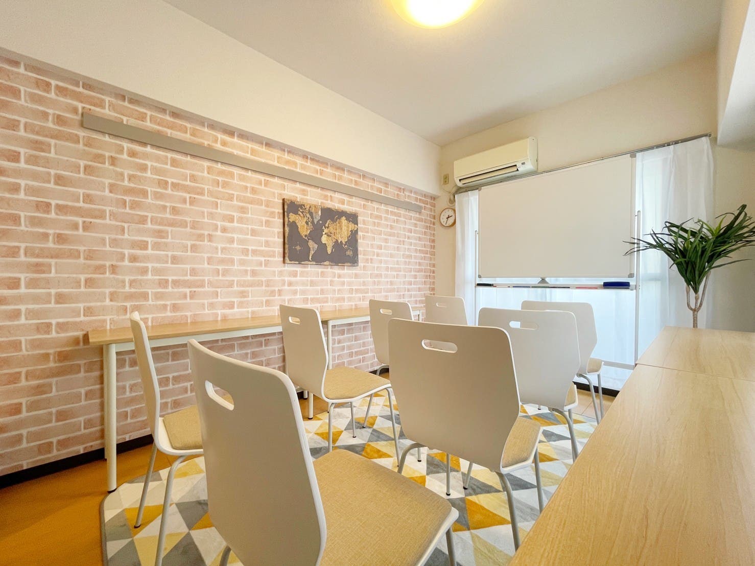 【三島駅4分！12名利用可！】綺麗な室内！WiFi・ホワイトボード全て無料！貸会議室ユニエル三島Aの写真5