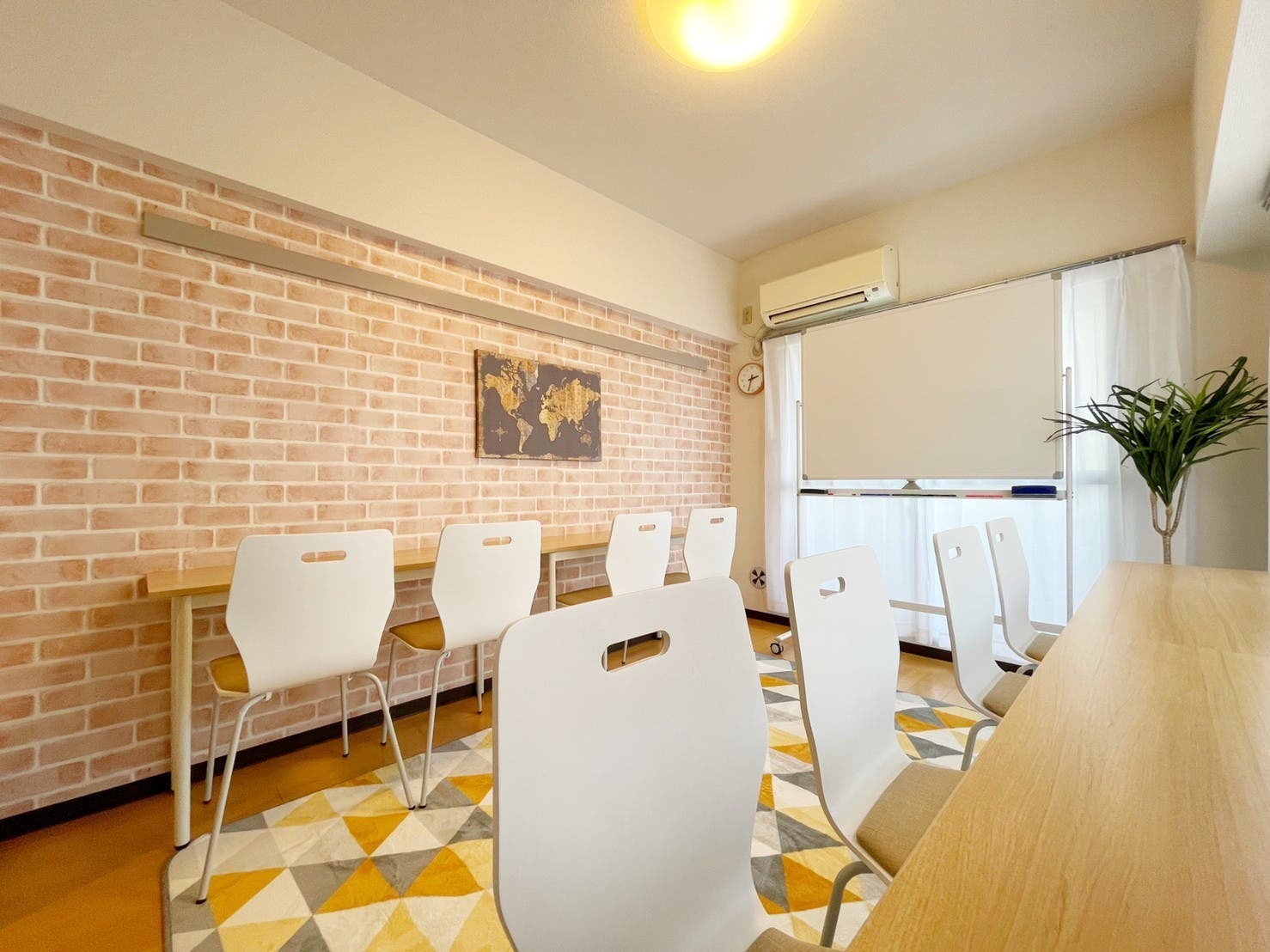 【三島駅4分！12名利用可！】綺麗な室内！WiFi・ホワイトボード全て無料！貸会議室ユニエル三島Aの写真6