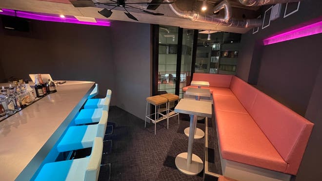 恵比寿駅近カラオケ有り!スタイリッシュなBARでオフ会やパーティーに♪の写真1