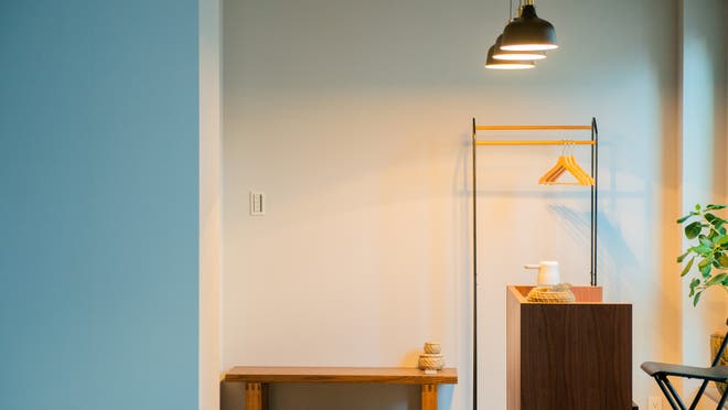 広尾駅3分│ヨガマット等貸出可│自然光、緑が覗くスタイリッシュなヨガスタジオ│ヨガ・ピラティス・講座開催の写真3