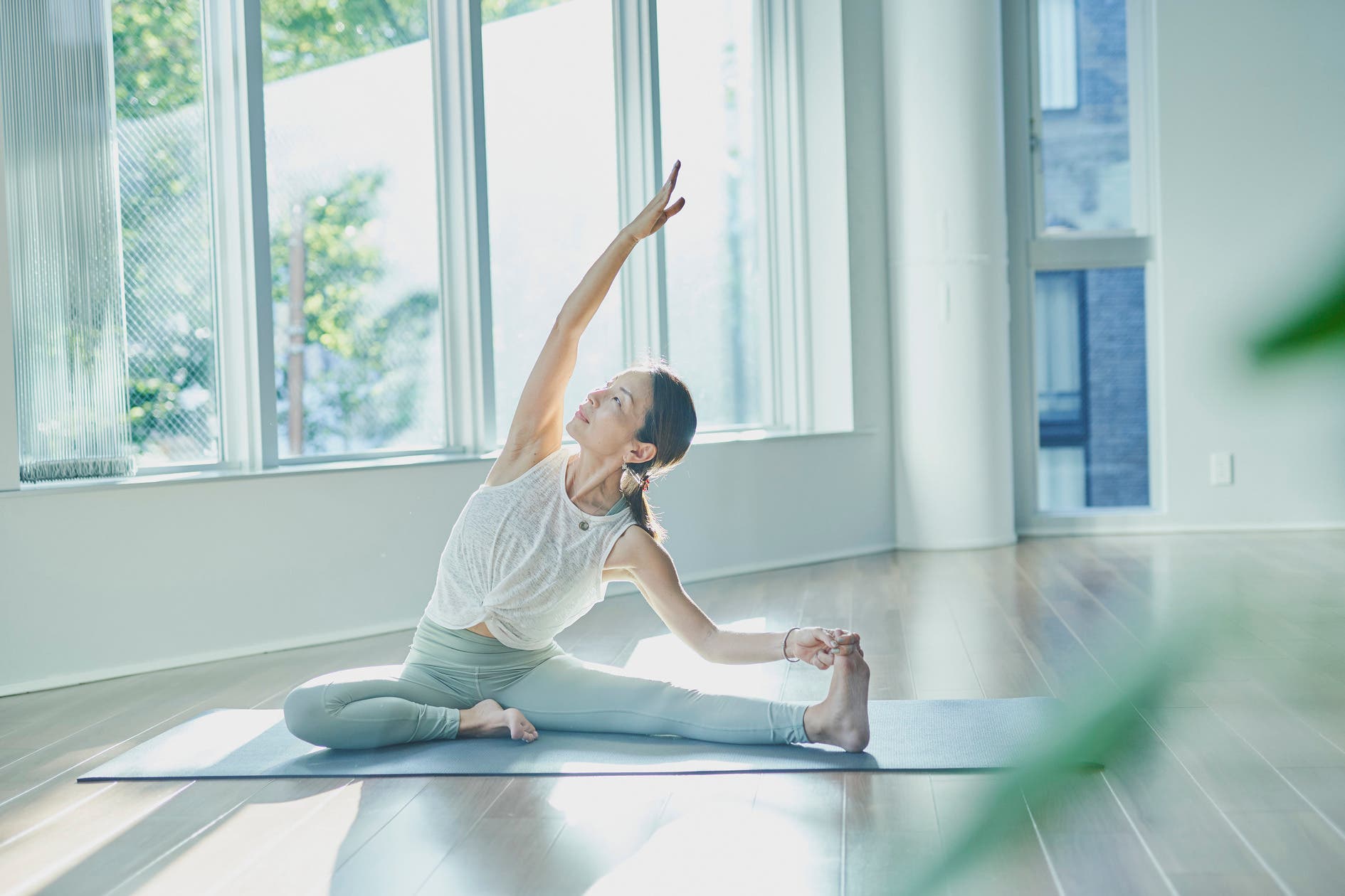 広尾駅３分│ヨガマット等貸出可│自然光、緑が覗くスタイリッシュなヨガスタジオ│ヨガ・ピラティス・講座開催の写真6