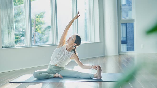 広尾駅3分│ヨガマット等貸出可│自然光、緑が覗くスタイリッシュなヨガスタジオ│ヨガ・ピラティス・講座開催の写真6