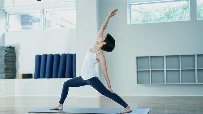 広尾駅3分│ヨガマット等貸出可│自然光、緑が覗くスタイリッシュなヨガスタジオ│ヨガ・ピラティス・講座開催の写真7
