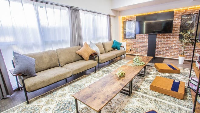 【東新宿駅2分!】綺麗な室内!WiFi・テレビ・冷蔵庫・調理器具・食器完備!コモンズレンタルスペース 東新宿2の写真1