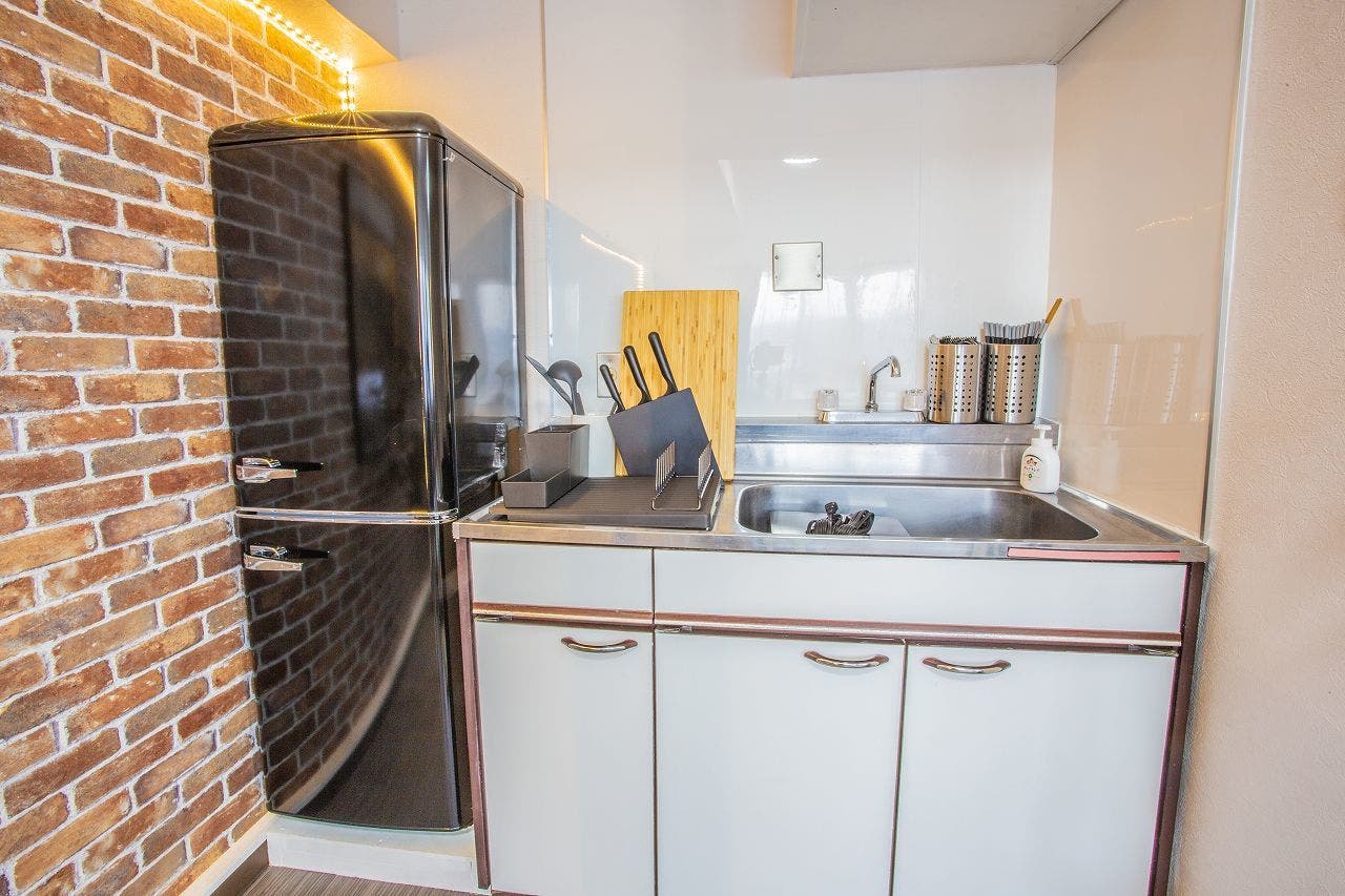 【東新宿駅2分！】綺麗な室内！WiFi・テレビ・冷蔵庫・調理器具・食器完備！コモンズレンタルスペース 東新宿２の写真9