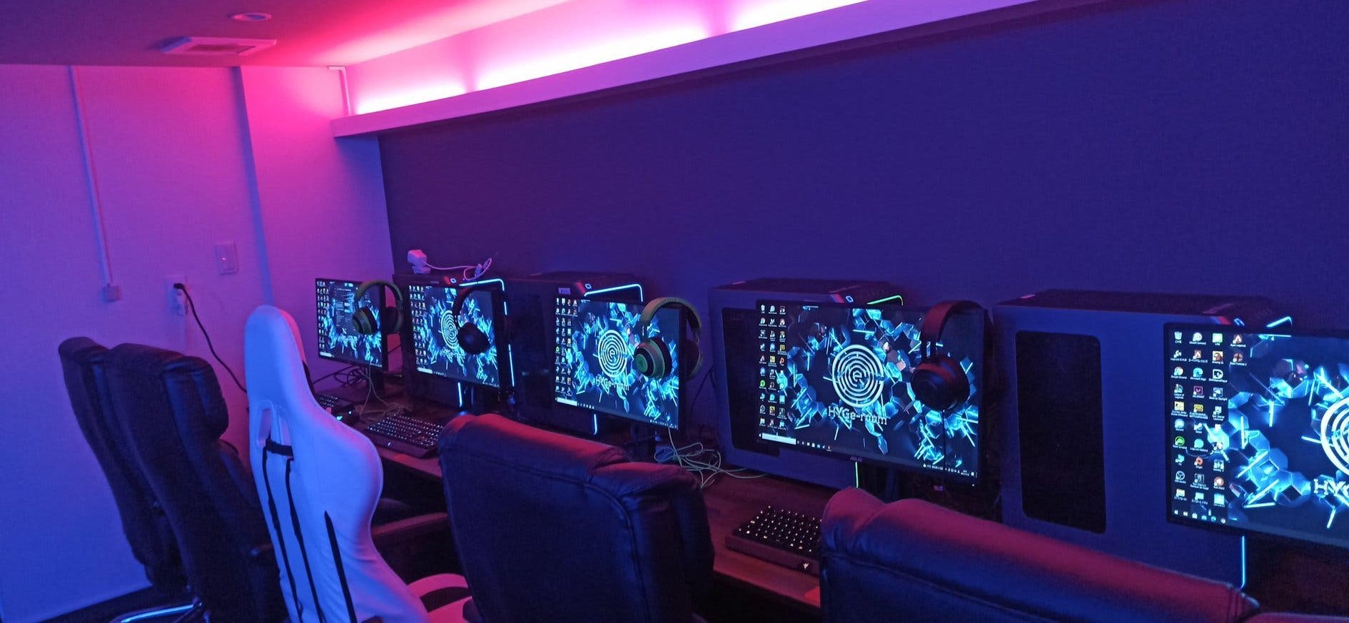 新宿 ゲーミングPC五台完備のレンタルスペース【HYGe-Room】の写真7