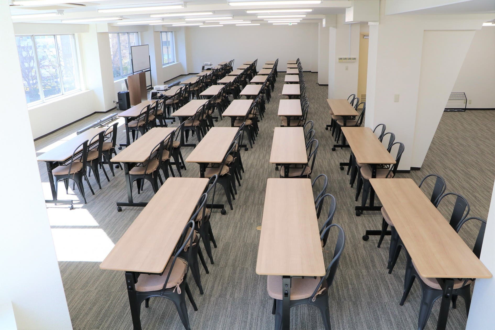 会議室【 蒲田駅 3分】オプション料金0円で設備・備品使い放題♪WiFi無料！清掃・消毒で衛生面も安心♥便利な駅近の写真2