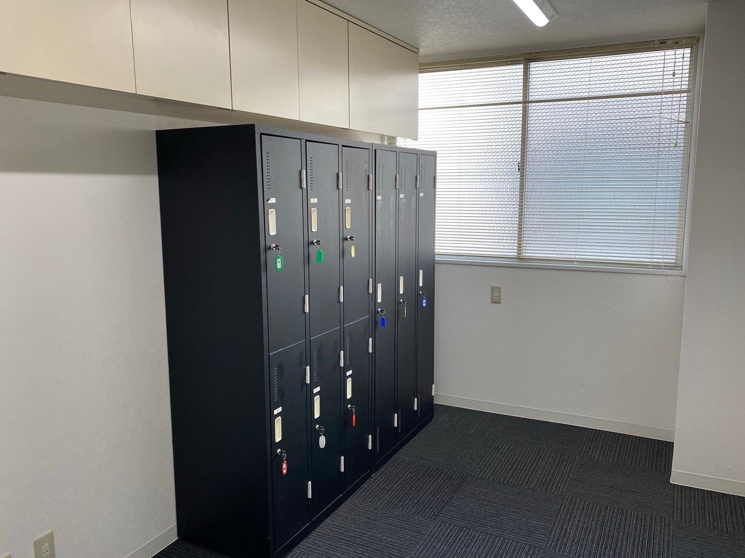 【西小倉駅から徒歩3分】＜撮影設備の整ったマルチスタジオ＞24H　撮影機材完備/メイク台/更衣室/完全個室/背景紙/小倉の写真10