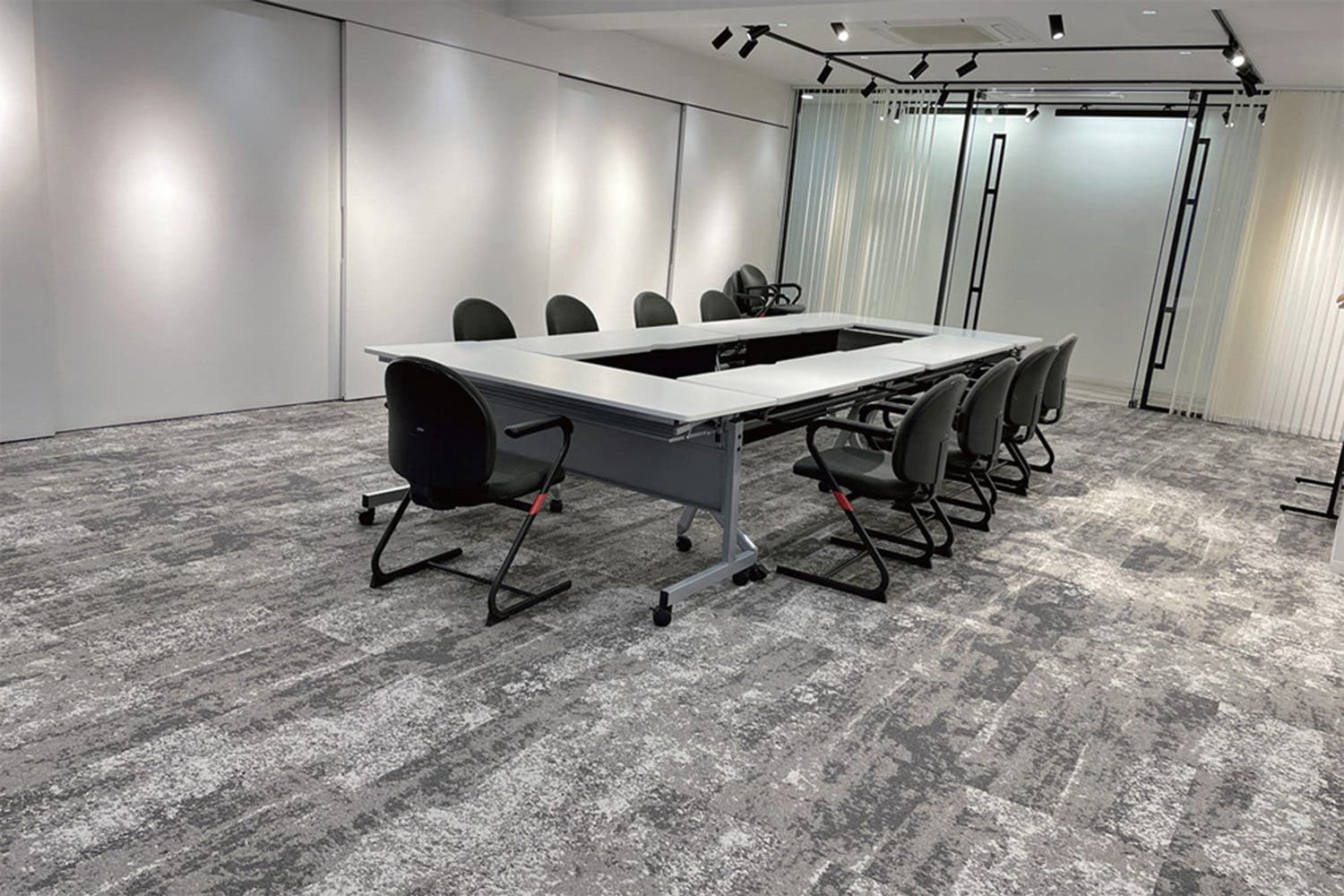 薬院のビンテージマンション「KYOYA薬院ビル」２階にあるレンタルルームⅡです。の写真7