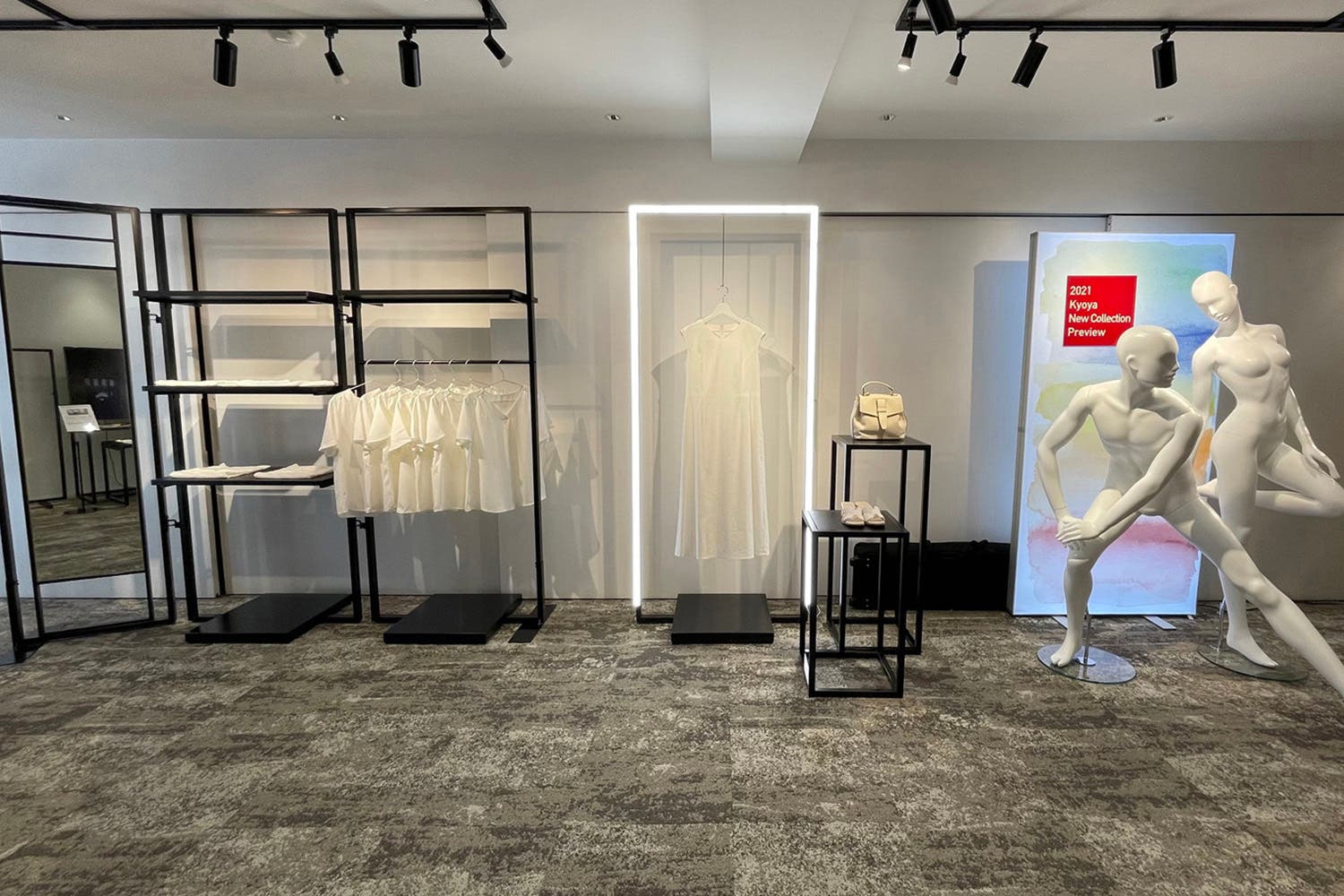 薬院のビンテージマンション「KYOYA薬院ビル」２階にあるレンタルルームⅡです。の写真5