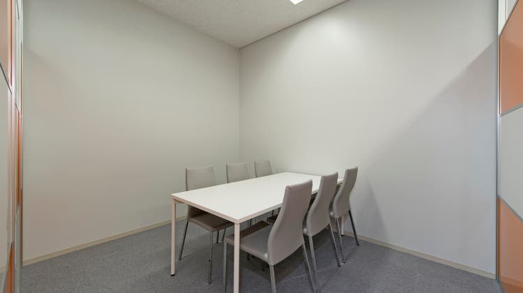 ⭐️【6名会議室】⭐️桜木町駅の目の前!スタッフ常駐のため安心してご利用いただけます!✨Wi-Fi有りの写真1