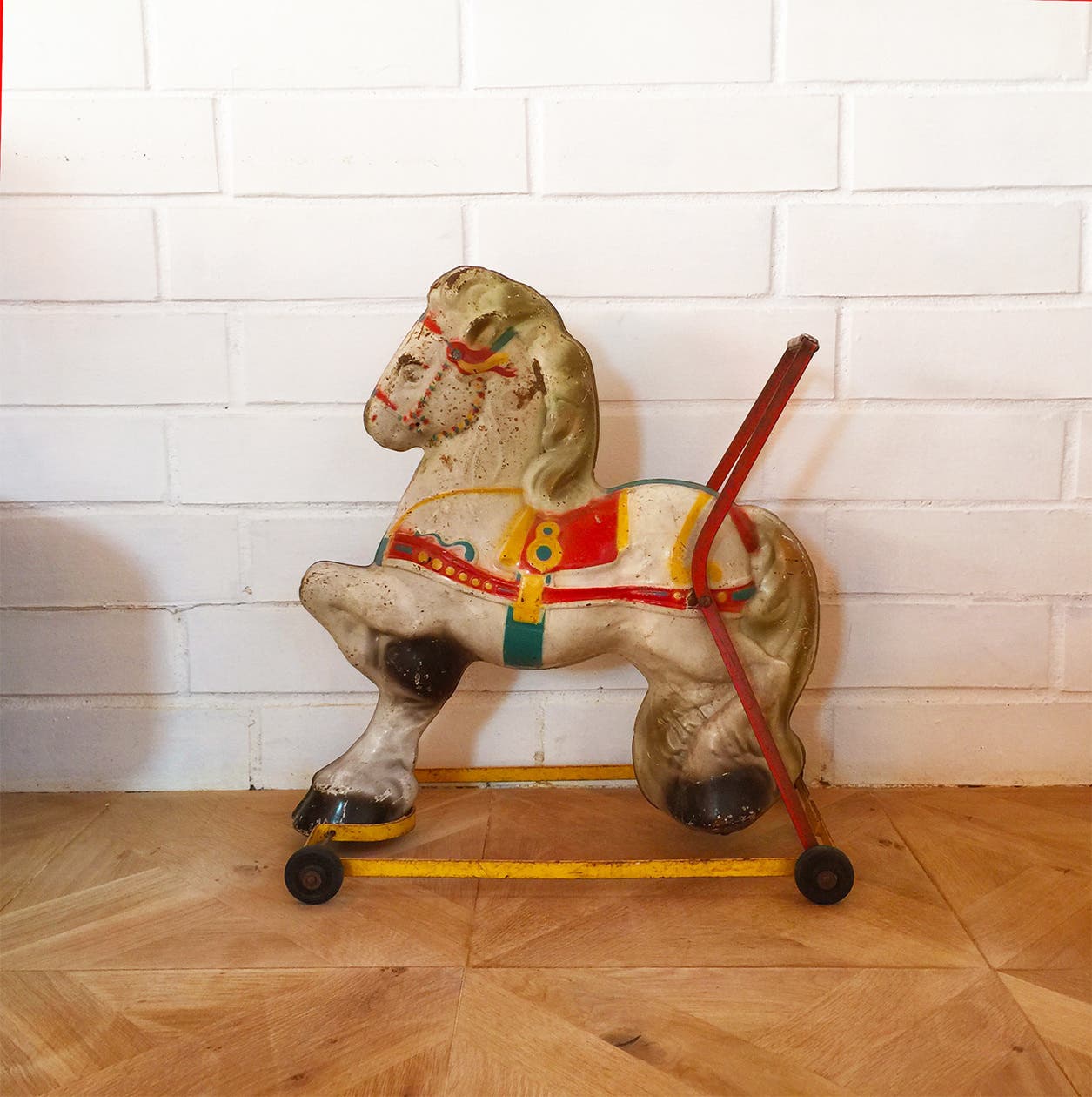 白い暖炉やトイピアノがあるレンガ白壁のかわいいコテージ。撮影に。の写真6