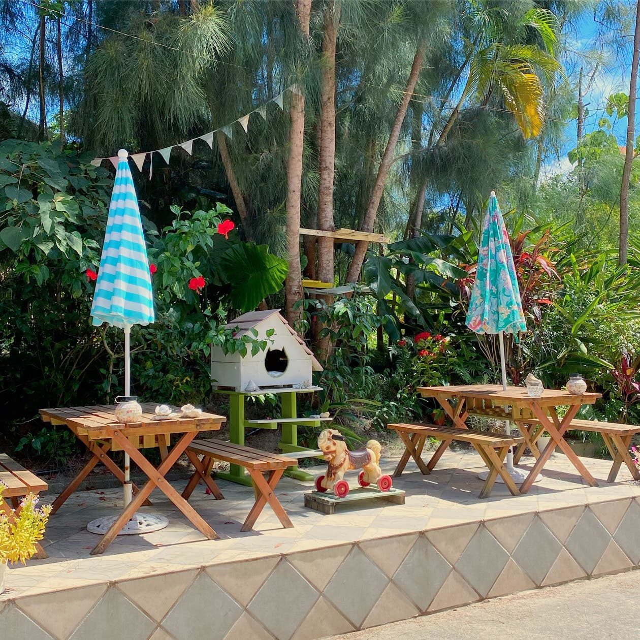 白い暖炉やトイピアノがあるレンガ白壁のかわいいコテージ。撮影に。の写真11