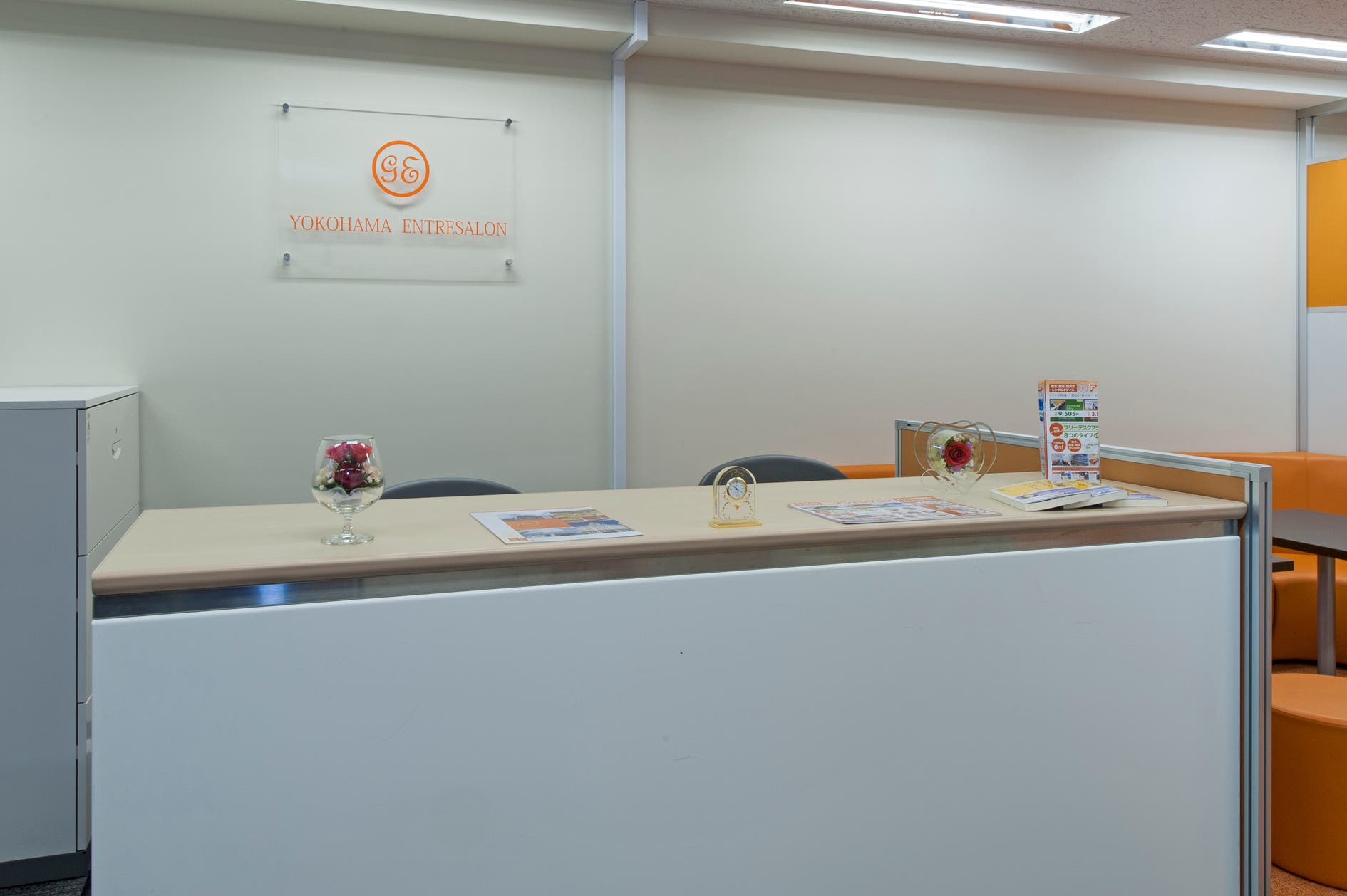 ⭐️【6名会議室】横浜駅から徒歩4分！⭐️スタッフ常駐のため安心してご利用いただけます！✨Wi-Fi有りの写真3