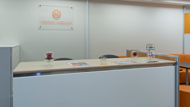 ⭐️【6名会議室】横浜駅から徒歩4分!⭐️スタッフ常駐のため安心してご利用いただけます!✨Wi-Fi有りの写真3