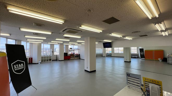 JR内房線 君津駅前唯一 テレビモニター付き大型ダンススタジオの写真1
