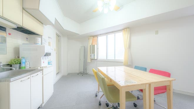 <カラフル会議室🌈札幌駅前>【室内動画あり】⭐️インボイス対応⭐️自然光 ⭐️広く(20㎡)明るい(南向窓)⭐️札幌駅を一望の写真4