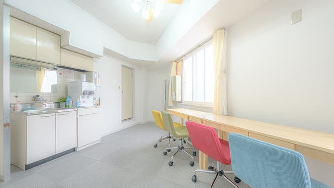 <カラフル会議室🌈札幌駅前>【室内動画あり】⭐️インボイス対応⭐️自然光 ⭐️広く(20㎡)明るい(南向窓)⭐️札幌駅を一望の写真11