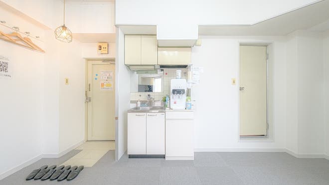 <カラフル会議室🌈札幌駅前>【室内動画あり】⭐️インボイス対応⭐️自然光 ⭐️広く(20㎡)明るい(南向窓)⭐️札幌駅を一望の写真12