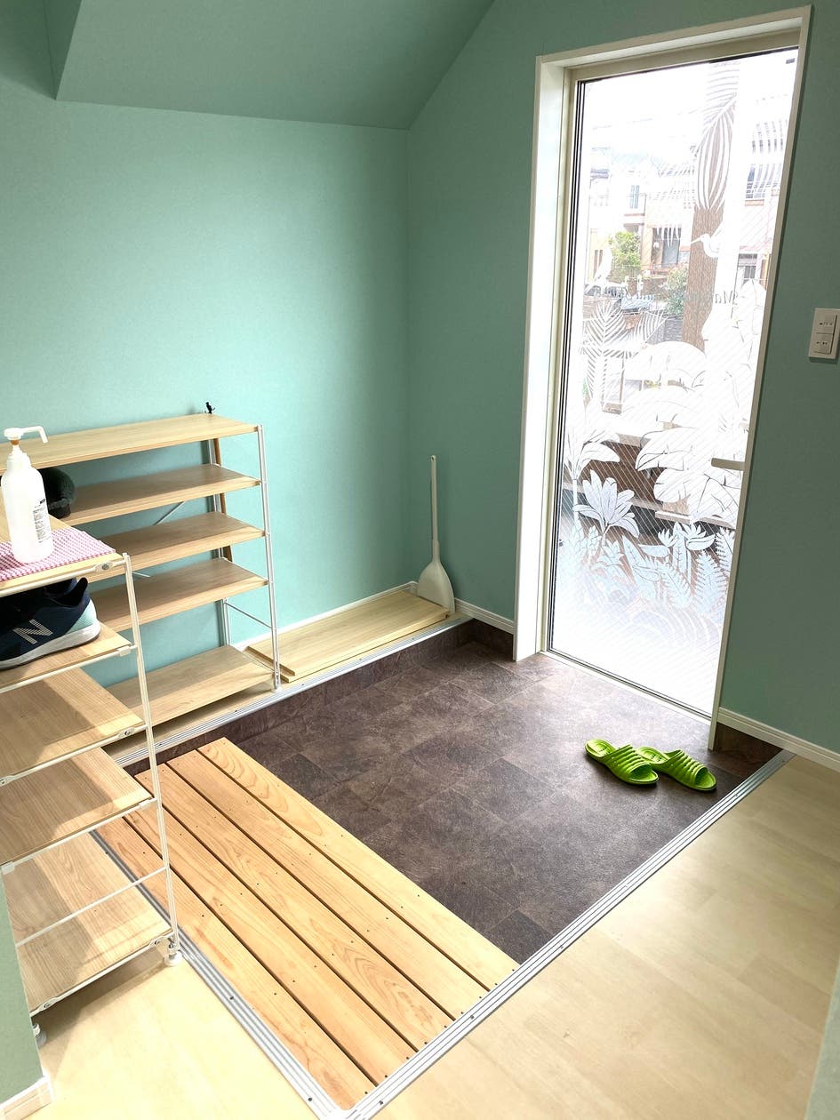 定員15名 床は清潔感のある白いクッションフロアです。 ※ 土足・ヒールでの入室は厳禁。 裏底が白のシューズをご着用ください。の写真8