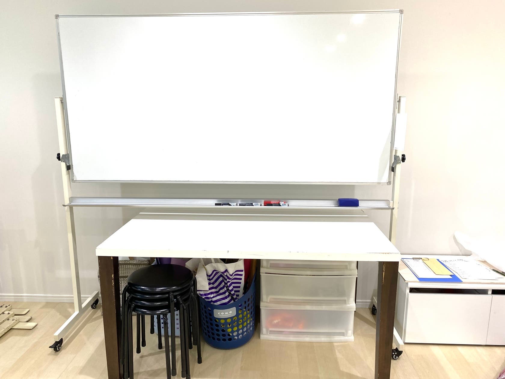 定員15名 床は清潔感のある白いクッションフロアです。 ※ 土足・ヒールでの入室は厳禁。 裏底が白のシューズをご着用ください。の写真19