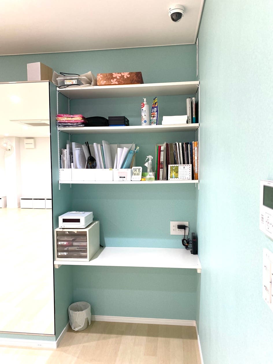 定員15名 床は清潔感のある白いクッションフロアです。 ※ 土足・ヒールでの入室は厳禁。 裏底が白のシューズをご着用ください。の写真14