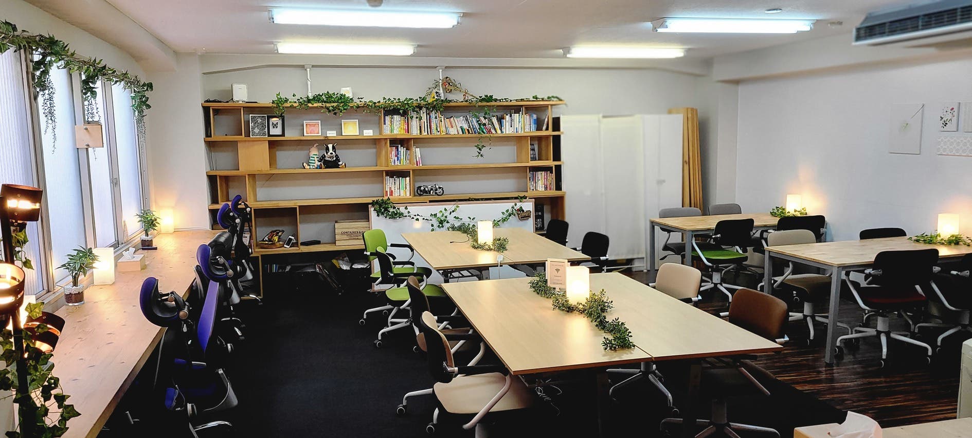 【駅前】1名OK!最大50名/カフェのようなくつろぎコワーキングスペース会議室(セミナー・研修・勉強会)大阪市北区/梅田/南森町の写真5