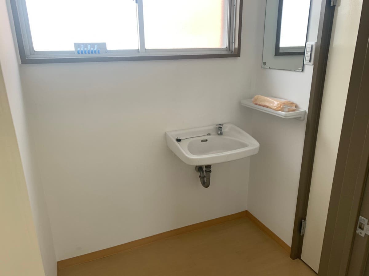 トイレ完備！敷地内に駐車スペース有！約60㎡の広々空間！の写真9