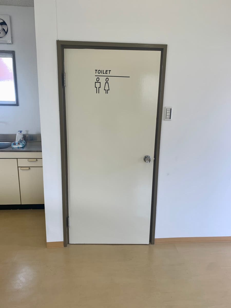 トイレ完備！敷地内に駐車スペース有！約60㎡の広々空間！の写真8