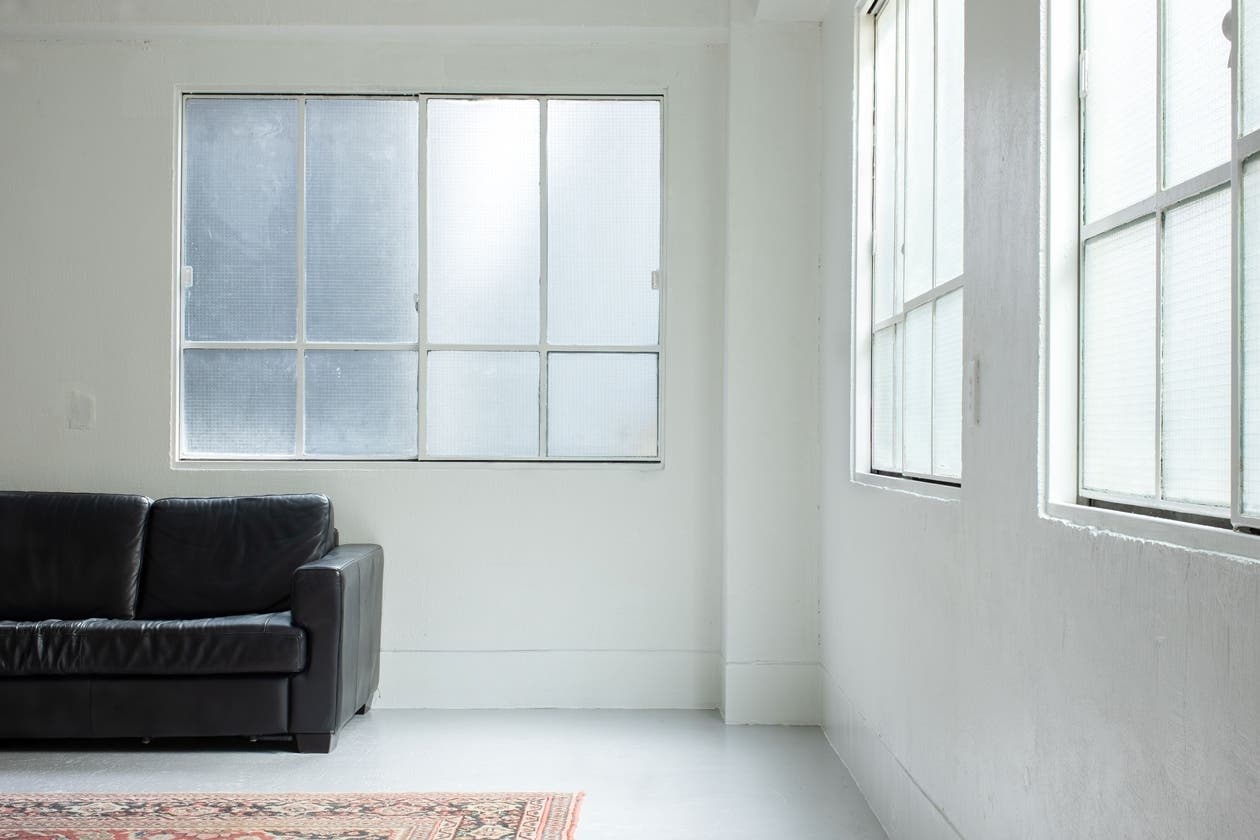 目黒 五反田 不動前 白ペンキ仕上げ  大判ペルシャ絨毯 格安プランあり　ハウススタジオの写真4