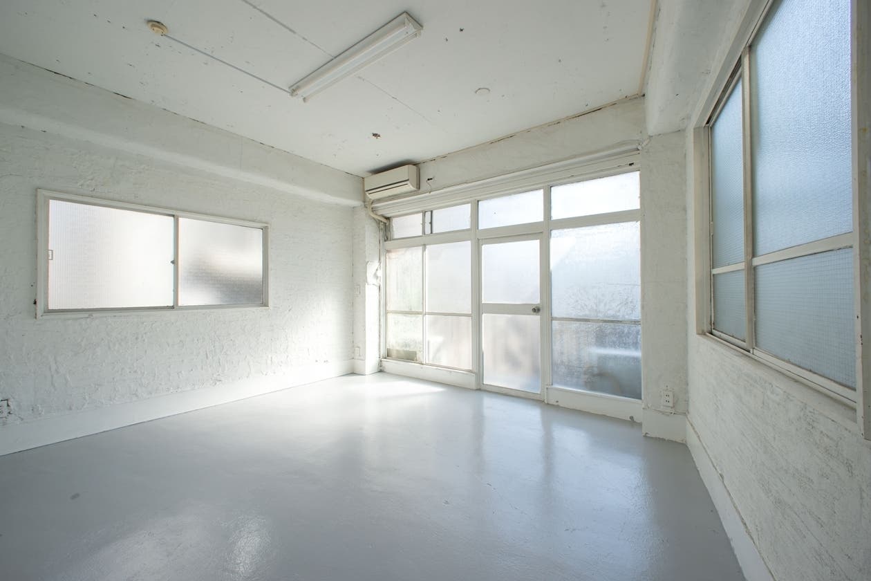 目黒 五反田 不動前 白ペンキ仕上げ  大判ペルシャ絨毯 格安プランあり　ハウススタジオの写真11