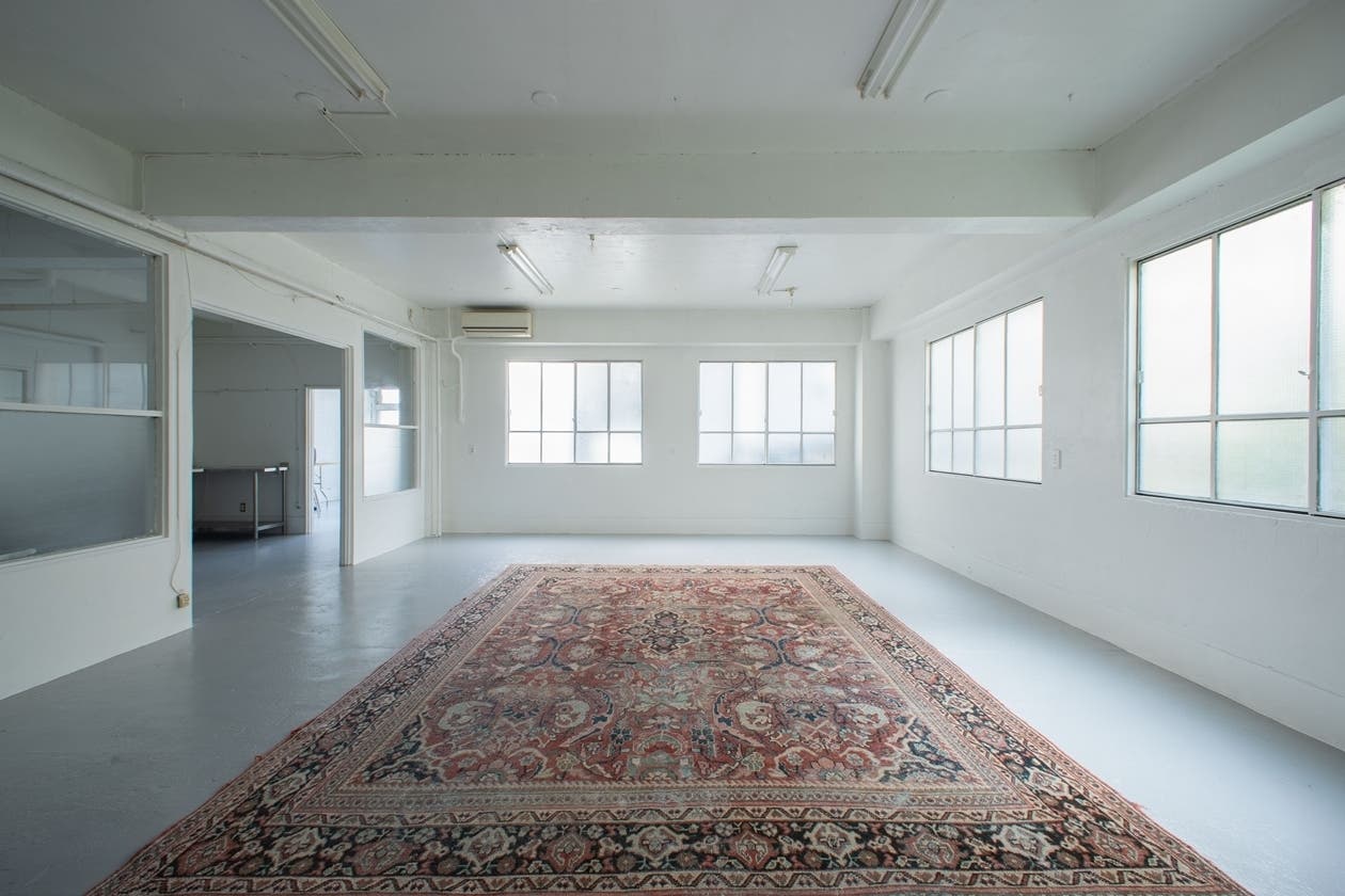 目黒 五反田 不動前 白ペンキ仕上げ  大判ペルシャ絨毯 格安プランあり　ハウススタジオの写真5