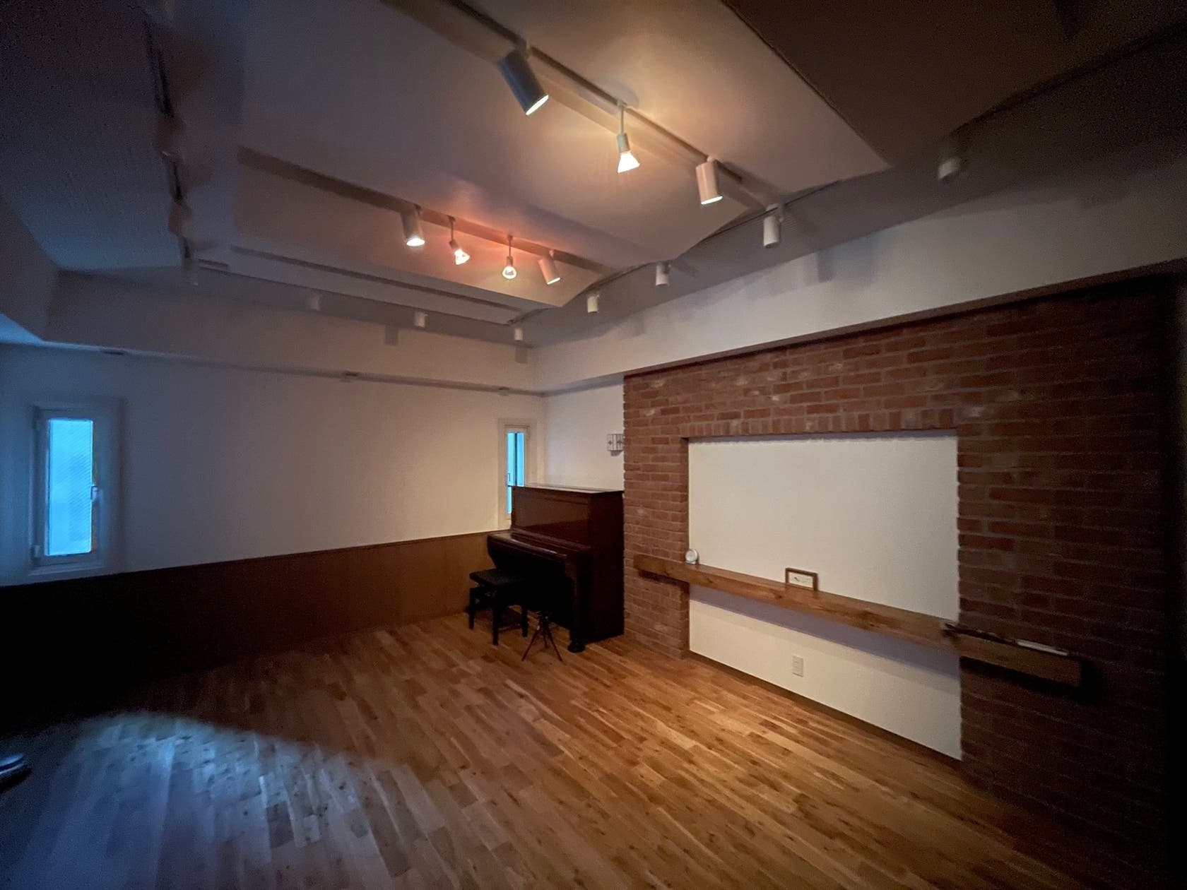 横浜駅から京急２分の駅前！　グランドピアノ付ミニ音楽ホール・音楽スタジオ（会議利用可）の写真9
