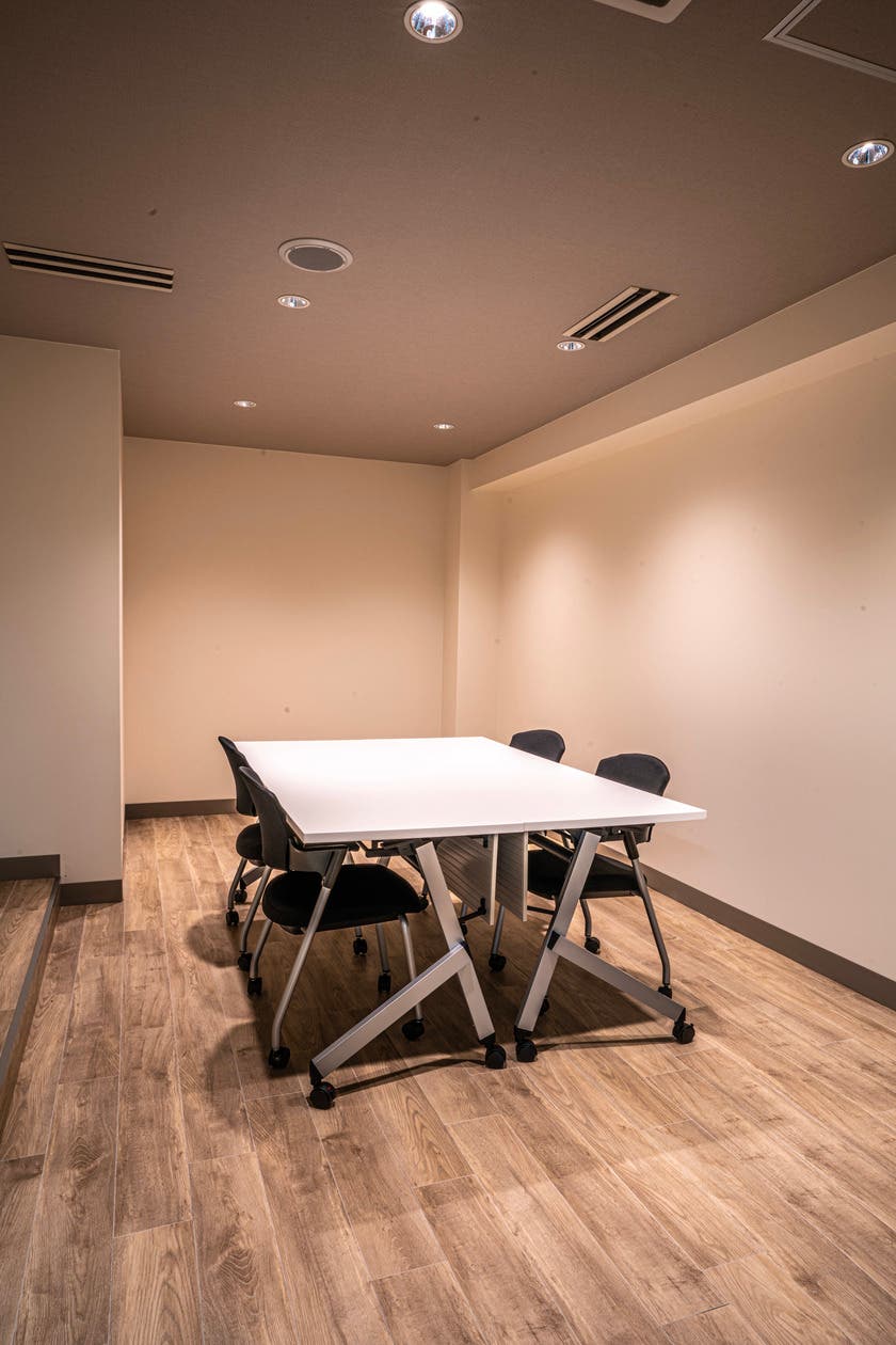 【銀座5分・新橋7分】最大収容198名✨銀座で“特別な会議”が叶う大型会場｜控え室あり✨研修・試験・講演会・懇親会に｜N201の写真6
