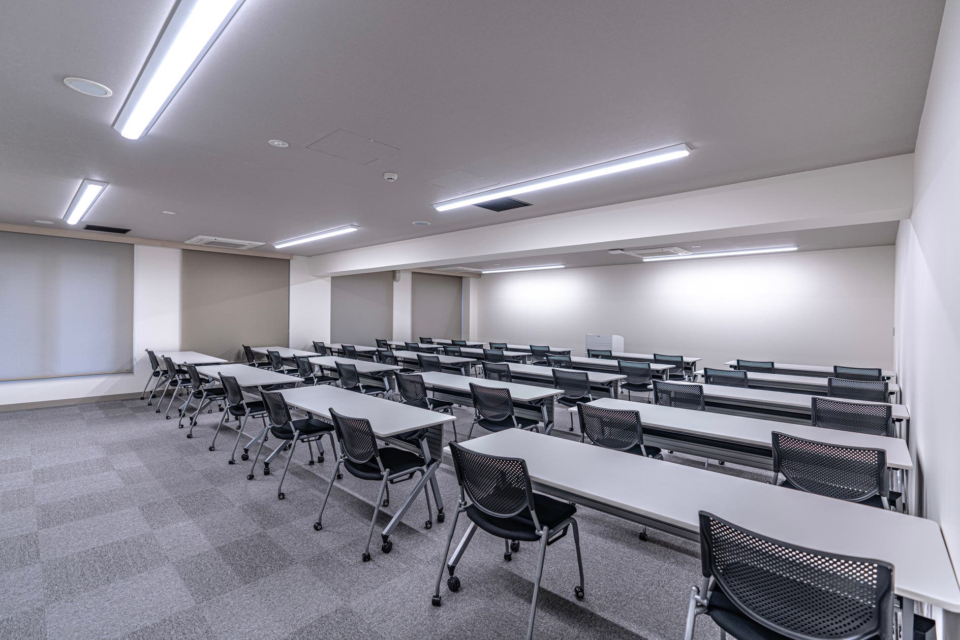 【銀座5分・新橋7分】最大収容人数60名の会議室｜ホワイトボード完備✨研修・試験・講演会・懇親会に｜N303の写真4