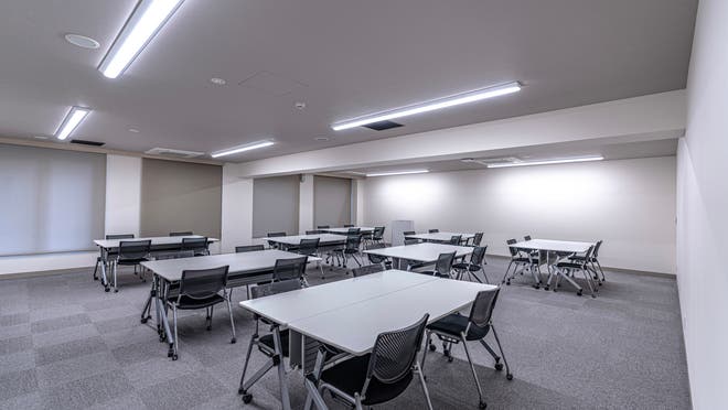 【銀座5分・新橋7分】最大収容人数60名の会議室|ホワイトボード完備✨研修・試験・講演会・懇親会に|N303の写真3